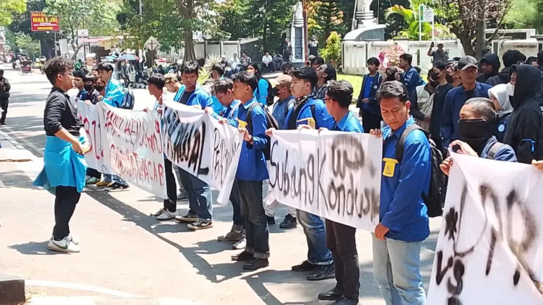 Demo 1 September 2025, Ratusan Mahasiswa Subang Gelar Unras di Mapolres ...